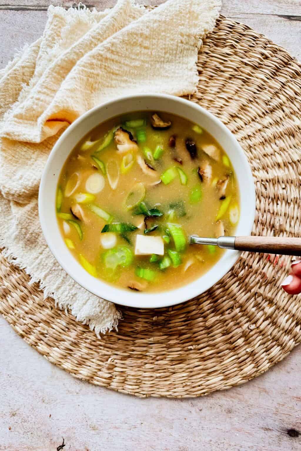 Vegan Miso Soup (Just 7 Ingredients!)