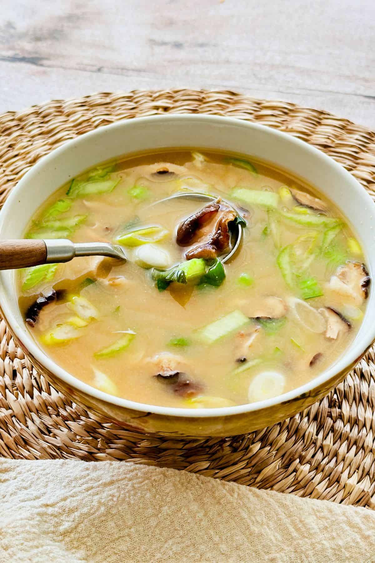 Vegan Miso Soup (Just 7 Ingredients!)