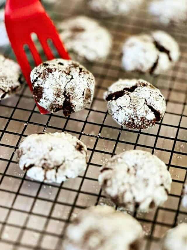 Bakery-Style Vegan Chocolate Chip Cookies