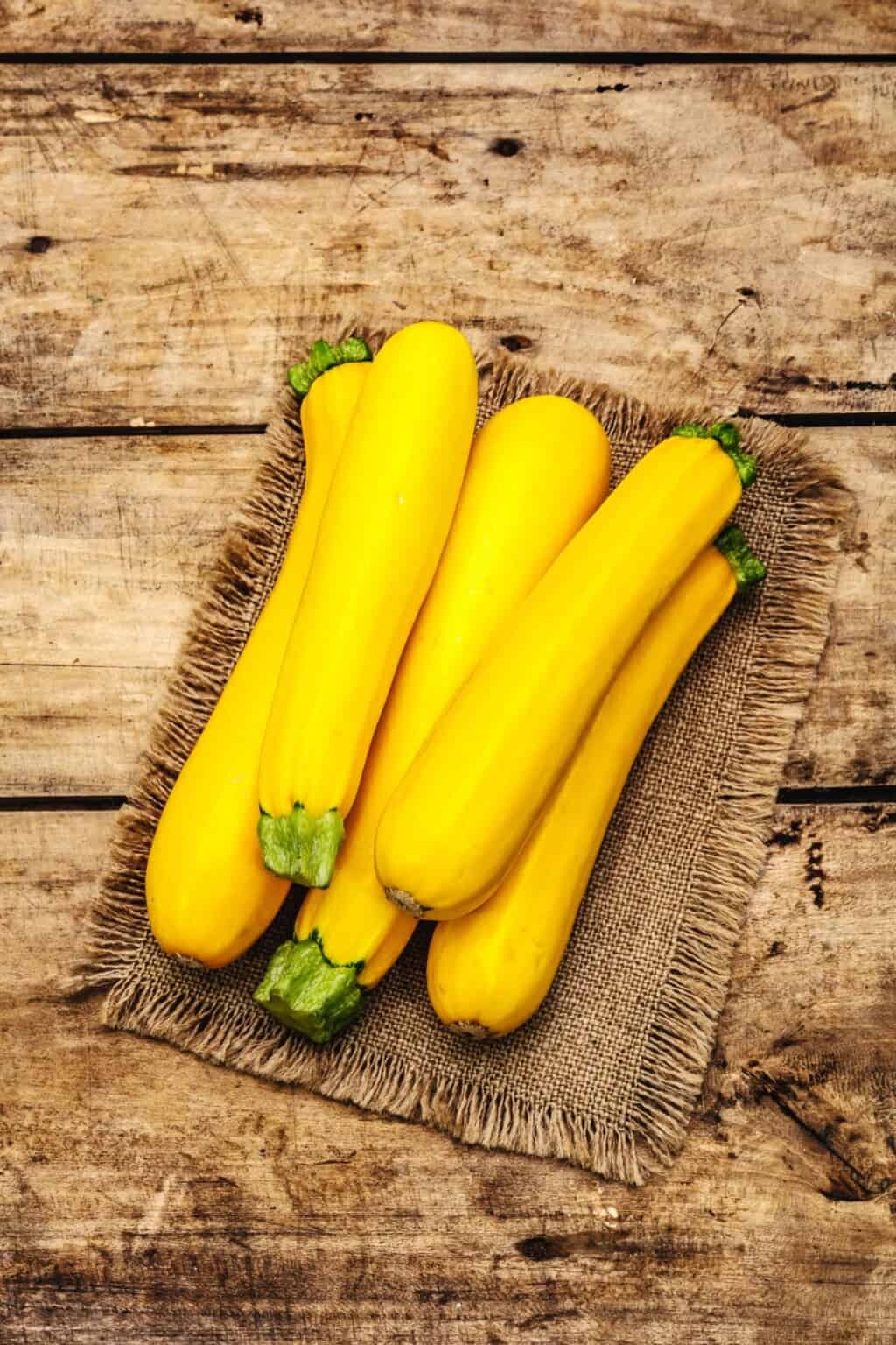 Top 17 Yellow Fruits and Vegetables (With Pictures)